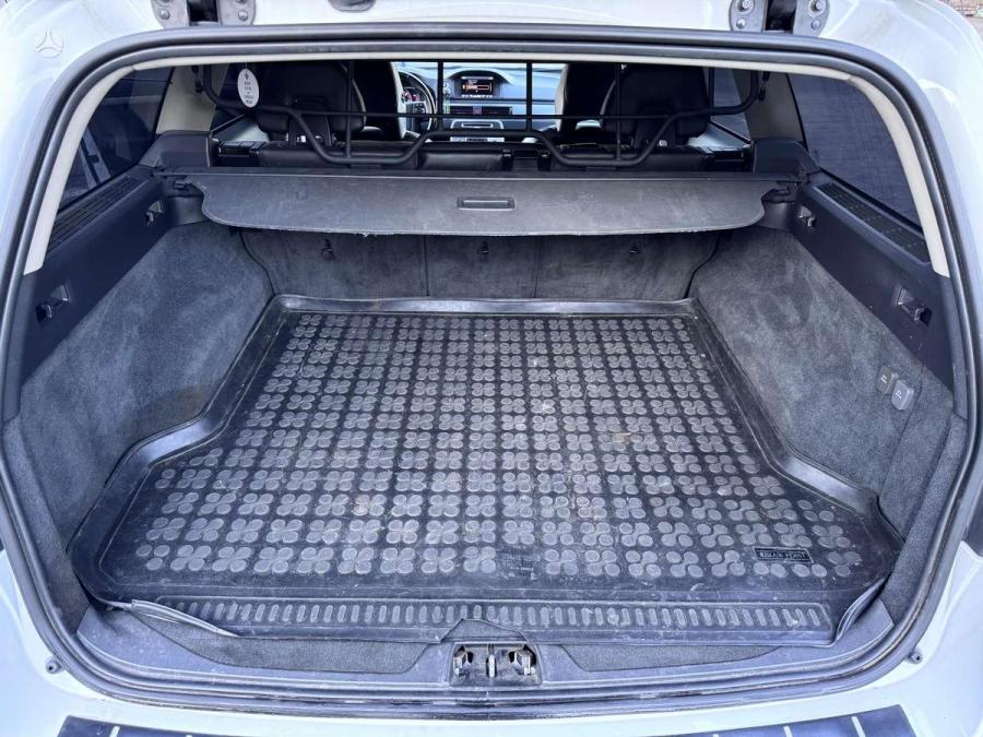 White Volvo V70 2016 in Riga, with an engine capacity of 2.40 L and mileage of 325 thousand km for 6000 €, photo 10 on AUTOMOTO.COM.LV