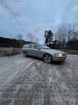 Dzeltens Volvo V70 2001 Rīga, ar dzinēja tilpumu 2.40 L un nobraukumu 297 tūkst. km par 800 €, foto  vietnē AUTOMOTO.COM.LV