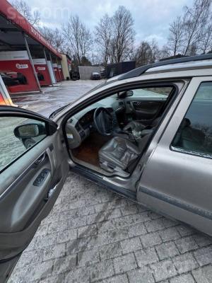 Dzeltens Volvo V70 2001 Rīga, ar dzinēja tilpumu 2.40 L un nobraukumu 297 tūkst. km par 800 €, foto 6 vietnē AUTOMOTO.COM.LV
