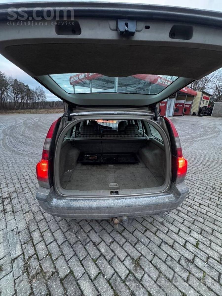 Dzeltens Volvo V70 2001 Rīga, ar dzinēja tilpumu 2.40 L un nobraukumu 297 tūkst. km par 800 €, foto 7 vietnē AUTOMOTO.COM.LV