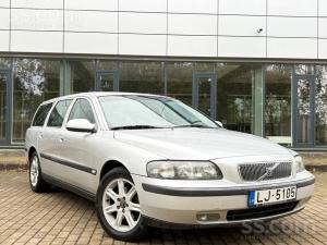 Желтый Вольво В70 2001 в Рига, объемом двигателя 2.40 л и пробегом 0 тыс. км за 1750 €, фото  на AUTOMOTO.COM.LV