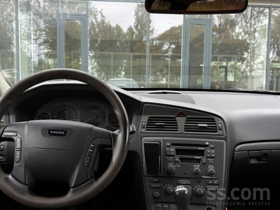 Dzeltens Volvo V70 2001 Rīga, ar dzinēja tilpumu 2.40 L un nobraukumu 0 tūkst. km par 1750 €, foto 6 vietnē AUTOMOTO.COM.LV