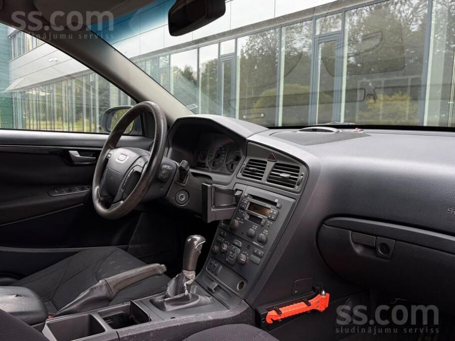 Dzeltens Volvo V70 2001 Rīga, ar dzinēja tilpumu 2.40 L un nobraukumu 0 tūkst. km par 1750 €, foto 8 vietnē AUTOMOTO.COM.LV