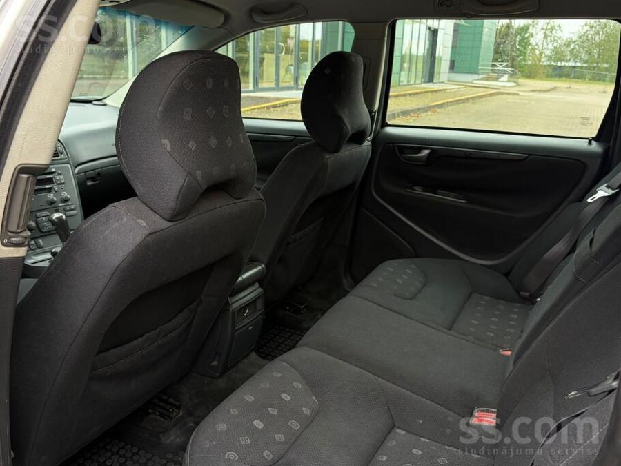 Dzeltens Volvo V70 2001 Rīga, ar dzinēja tilpumu 2.40 L un nobraukumu 0 tūkst. km par 1750 €, foto 9 vietnē AUTOMOTO.COM.LV