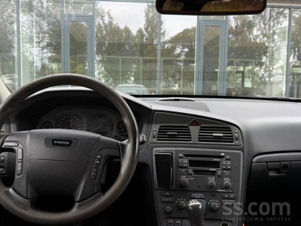 Dzeltens Volvo V70 2001 Rīga, ar dzinēja tilpumu 2.40 L un nobraukumu 0 tūkst. km par 1750 €, foto 6 vietnē AUTOMOTO.COM.LV