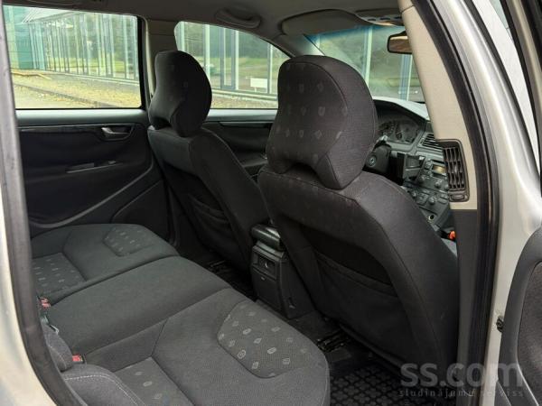 Dzeltens Volvo V70 2001 Rīga, ar dzinēja tilpumu 2.40 L un nobraukumu 0 tūkst. km par 1750 €, foto 10 vietnē AUTOMOTO.COM.LV