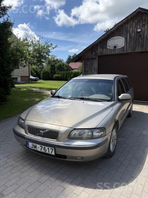 Желтый Вольво В70 2002 в Рига, объемом двигателя 2.40 л и пробегом 325 тыс. км за 1450 €, фото 3 на AUTOMOTO.COM.LV