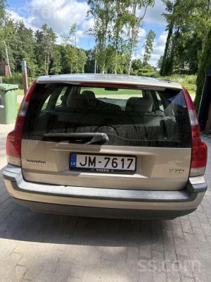 Желтый Вольво В70 2002 в Рига, объемом двигателя 2.40 л и пробегом 325 тыс. км за 1450 €, фото 5 на AUTOMOTO.COM.LV