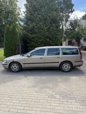 Желтый Вольво В70 2002 в Рига, объемом двигателя 2.40 л и пробегом 325 тыс. км за 1450 €, фото 6 на AUTOMOTO.COM.LV