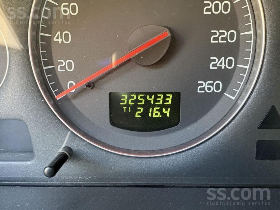 Желтый Вольво В70 2002 в Рига, объемом двигателя 2.40 л и пробегом 325 тыс. км за 1450 €, фото 12 на AUTOMOTO.COM.LV