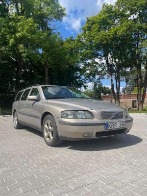 Yellow Volvo V70 2003 in Rokiskis, with an engine capacity of 2.40 L and mileage of 360 thousand km for 1100 €, photo  on AUTOMOTO.COM.LV