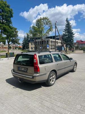 Yellow Volvo V70 2003 in Rokiskis, with an engine capacity of 2.40 L and mileage of 360 thousand km for 1100 €, photo 3 on AUTOMOTO.COM.LV
