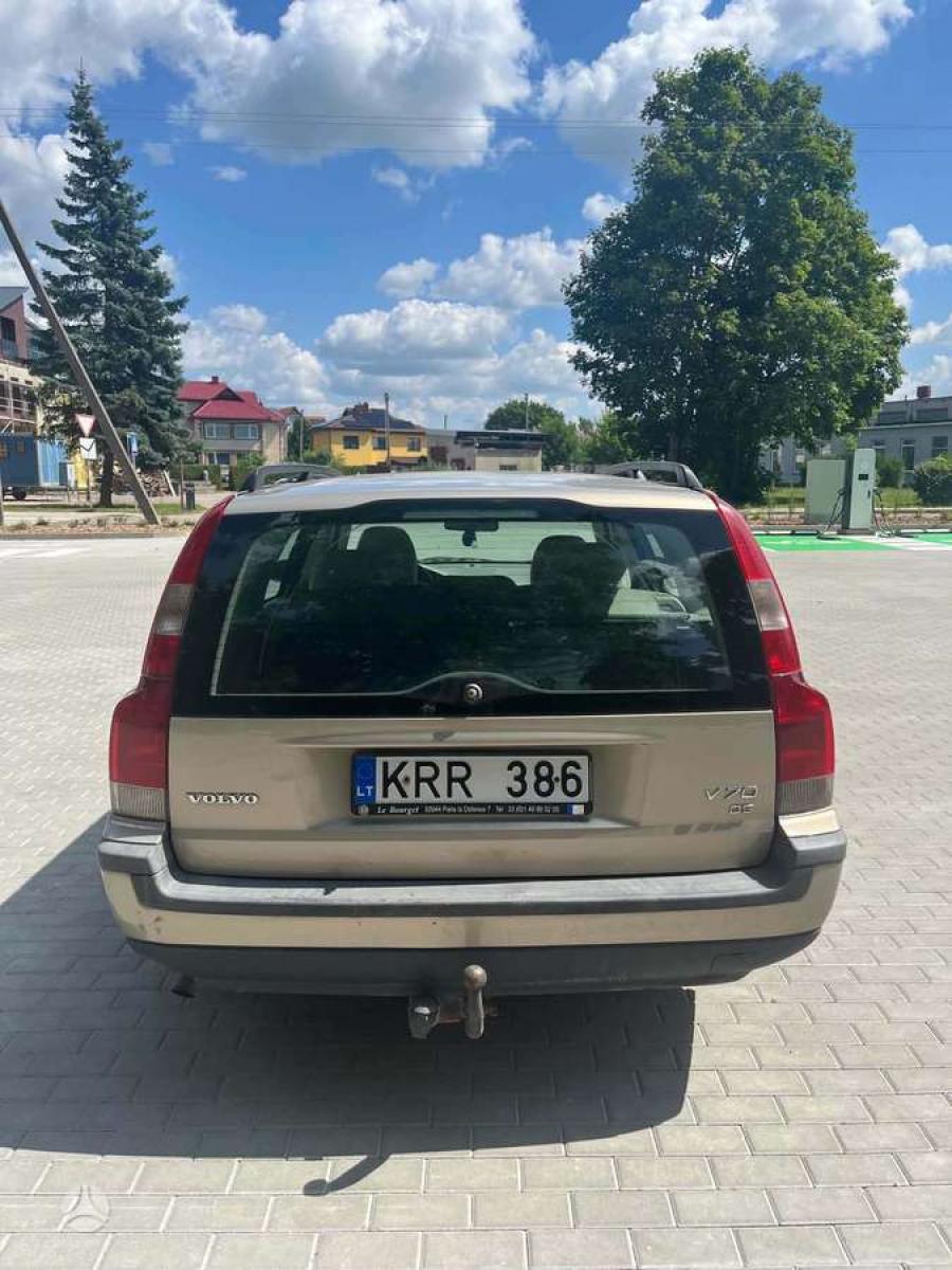 Yellow Volvo V70 2003 in Rokiskis, with an engine capacity of 2.40 L and mileage of 360 thousand km for 1100 €, photo 4 on AUTOMOTO.COM.LV