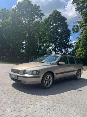 Yellow Volvo V70 2003 in Rokiskis, with an engine capacity of 2.40 L and mileage of 360 thousand km for 1100 €, photo 6 on AUTOMOTO.COM.LV