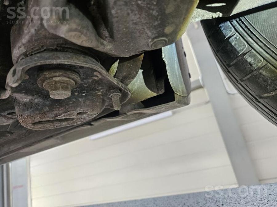 Dzeltens Volvo V70 2005 Talsi, ar dzinēja tilpumu 2.40 L un nobraukumu 284 tūkst. km par 3999 €, foto 13 vietnē AUTOMOTO.COM.LV