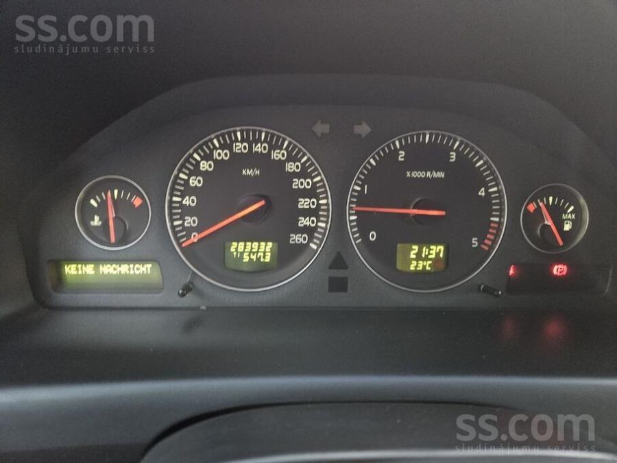 Dzeltens Volvo V70 2005 Talsi, ar dzinēja tilpumu 2.40 L un nobraukumu 284 tūkst. km par 3999 €, foto 23 vietnē AUTOMOTO.COM.LV