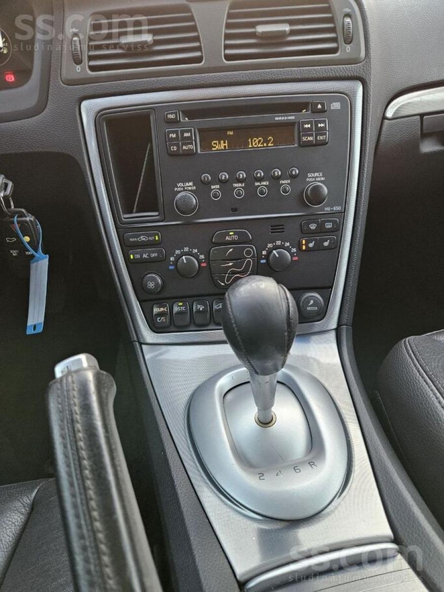 Dzeltens Volvo V70 2005 Talsi, ar dzinēja tilpumu 2.40 L un nobraukumu 284 tūkst. km par 3999 €, foto 25 vietnē AUTOMOTO.COM.LV