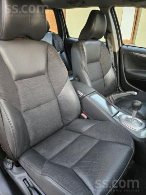 Dzeltens Volvo V70 2005 Talsi, ar dzinēja tilpumu 2.40 L un nobraukumu 284 tūkst. km par 3999 €, foto 27 vietnē AUTOMOTO.COM.LV