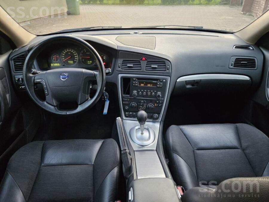 Dzeltens Volvo V70 2005 Talsi, ar dzinēja tilpumu 2.40 L un nobraukumu 284 tūkst. km par 3999 €, foto 28 vietnē AUTOMOTO.COM.LV
