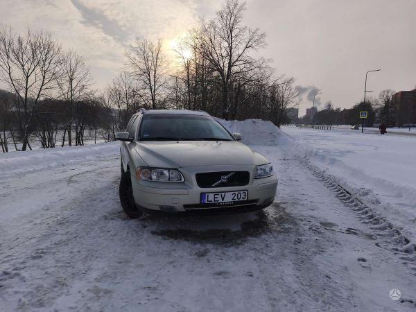 Dzeltens Volvo V70 2006 Kauņa, ar dzinēja tilpumu 2.40 L un nobraukumu 470 tūkst. km par 2500 €, foto 4 vietnē AUTOMOTO.COM.LV