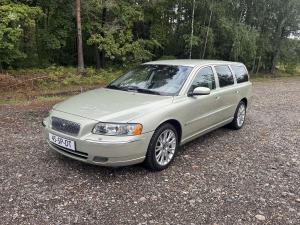 Dzeltens Volvo V70 2006 Jonava, ar dzinēja tilpumu 2.40 L un nobraukumu 380 tūkst. km par 3750 €, foto  vietnē AUTOMOTO.COM.LV