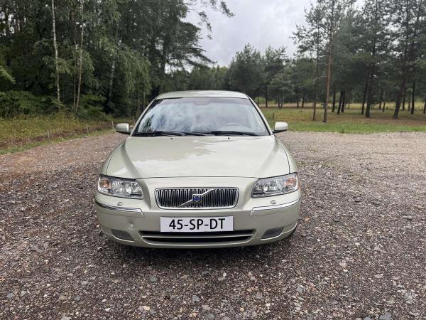 Dzeltens Volvo V70 2006 Jonava, ar dzinēja tilpumu 2.40 L un nobraukumu 380 tūkst. km par 3750 €, foto 2 vietnē AUTOMOTO.COM.LV