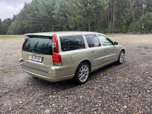 Yellow Volvo V70 2006 in Jonava, with an engine capacity of 2.40 L and mileage of 380 thousand km for 3750 €, photo 6 on AUTOMOTO.COM.LV