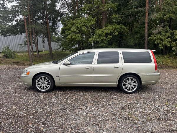 Dzeltens Volvo V70 2006 Jonava, ar dzinēja tilpumu 2.40 L un nobraukumu 380 tūkst. km par 3750 €, foto 8 vietnē AUTOMOTO.COM.LV