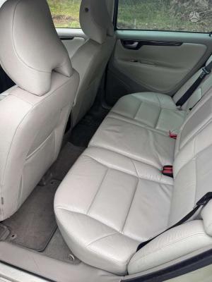 Yellow Volvo V70 2006 in Jonava, with an engine capacity of 2.40 L and mileage of 380 thousand km for 3750 €, photo 10 on AUTOMOTO.COM.LV