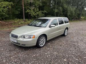 Yellow Volvo V70 2006 in Jonava, with an engine capacity of 2.40 L and mileage of 380 thousand km for 3750 €, photo 24 on AUTOMOTO.COM.LV