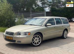 Yellow Volvo V70 2006 in Jonava, with an engine capacity of 2.40 L and mileage of 380 thousand km for 3750 €, photo 25 on AUTOMOTO.COM.LV