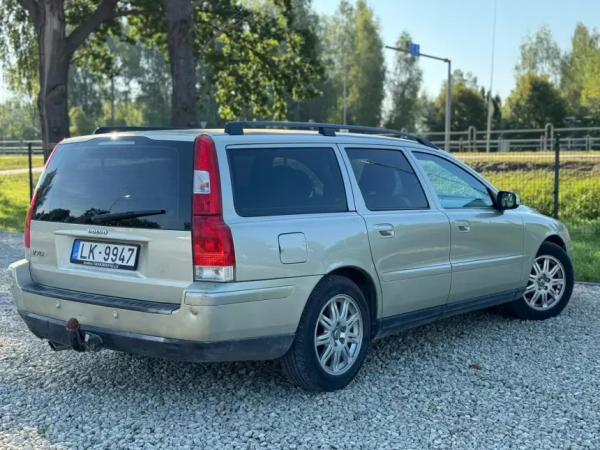 Yellow Volvo V70 2007 in Jelgava, with an engine capacity of 2.40 L and mileage of 316 thousand km for 2200 €, photo 6 on AUTOMOTO.COM.LV