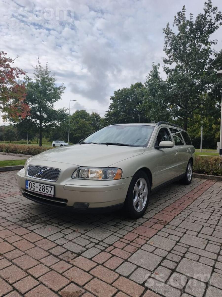 Yellow Volvo V70 2007 in Riga, with an engine capacity of 2.40 L and mileage of 436 thousand km for 2190 €, photo 3 on AUTOMOTO.COM.LV