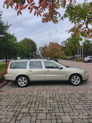 Yellow Volvo V70 2007 in Riga, with an engine capacity of 2.40 L and mileage of 436 thousand km for 2190 €, photo 5 on AUTOMOTO.COM.LV
