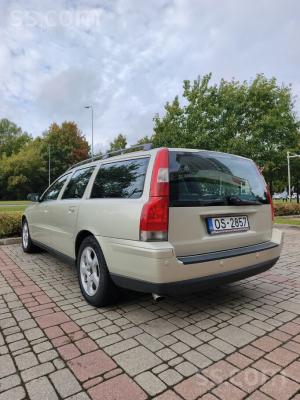 Yellow Volvo V70 2007 in Riga, with an engine capacity of 2.40 L and mileage of 436 thousand km for 2190 €, photo 8 on AUTOMOTO.COM.LV