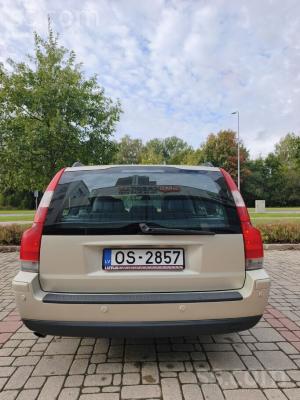 Yellow Volvo V70 2007 in Riga, with an engine capacity of 2.40 L and mileage of 436 thousand km for 2190 €, photo 9 on AUTOMOTO.COM.LV