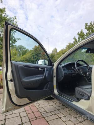 Yellow Volvo V70 2007 in Riga, with an engine capacity of 2.40 L and mileage of 436 thousand km for 2190 €, photo 10 on AUTOMOTO.COM.LV