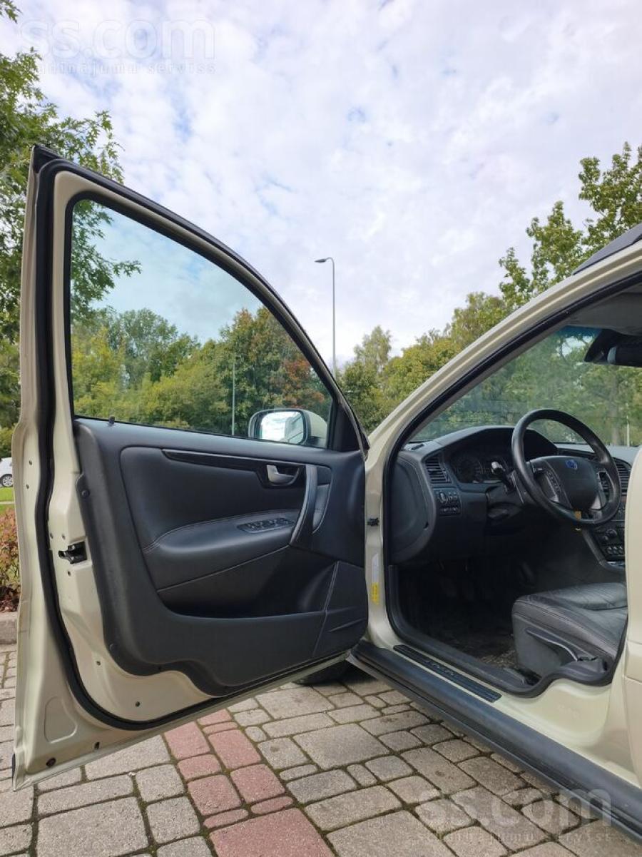 Yellow Volvo V70 2007 in Riga, with an engine capacity of 2.40 L and mileage of 436 thousand km for 2190 €, photo 10 on AUTOMOTO.COM.LV