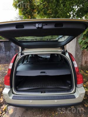 Yellow Volvo V70 2007 in Riga, with an engine capacity of 2.40 L and mileage of 436 thousand km for 2190 €, photo 14 on AUTOMOTO.COM.LV