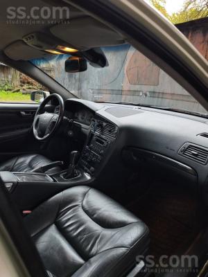 Yellow Volvo V70 2007 in Riga, with an engine capacity of 2.40 L and mileage of 436 thousand km for 2190 €, photo 19 on AUTOMOTO.COM.LV