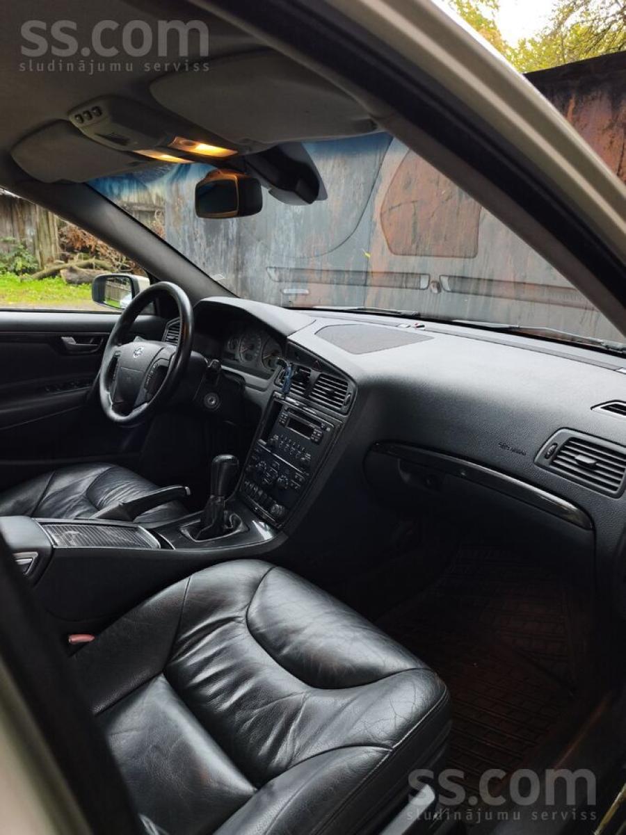 Yellow Volvo V70 2007 in Riga, with an engine capacity of 2.40 L and mileage of 436 thousand km for 2190 €, photo 19 on AUTOMOTO.COM.LV