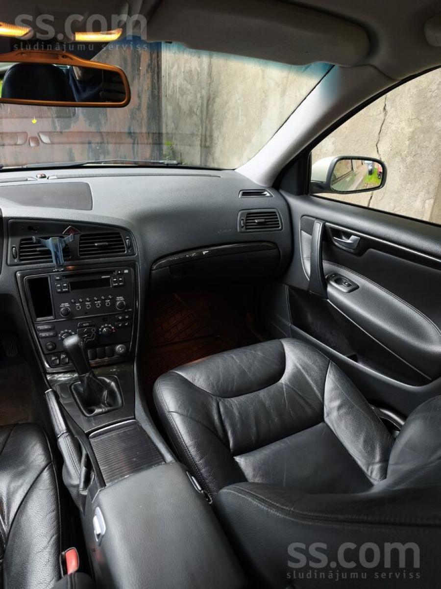 Yellow Volvo V70 2007 in Riga, with an engine capacity of 2.40 L and mileage of 436 thousand km for 2190 €, photo 20 on AUTOMOTO.COM.LV