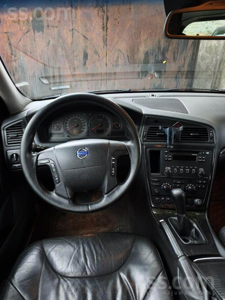 Yellow Volvo V70 2007 in Riga, with an engine capacity of 2.40 L and mileage of 436 thousand km for 2190 €, photo 21 on AUTOMOTO.COM.LV