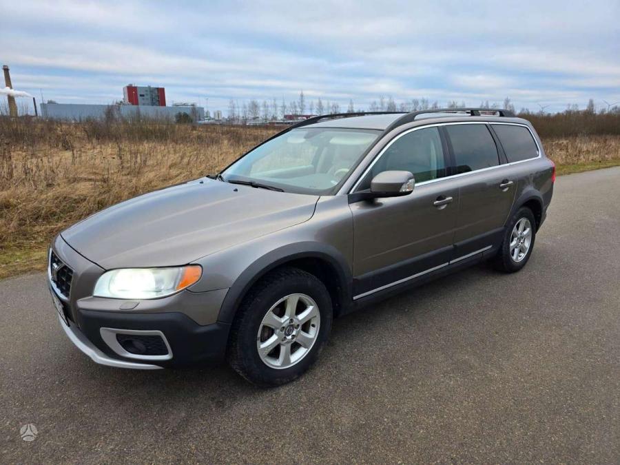 Yellow Volvo V70 2008 in Telschi, with an engine capacity of 2.40 L and mileage of 384 thousand km for 5900 €, photo 6 on AUTOMOTO.COM.LV