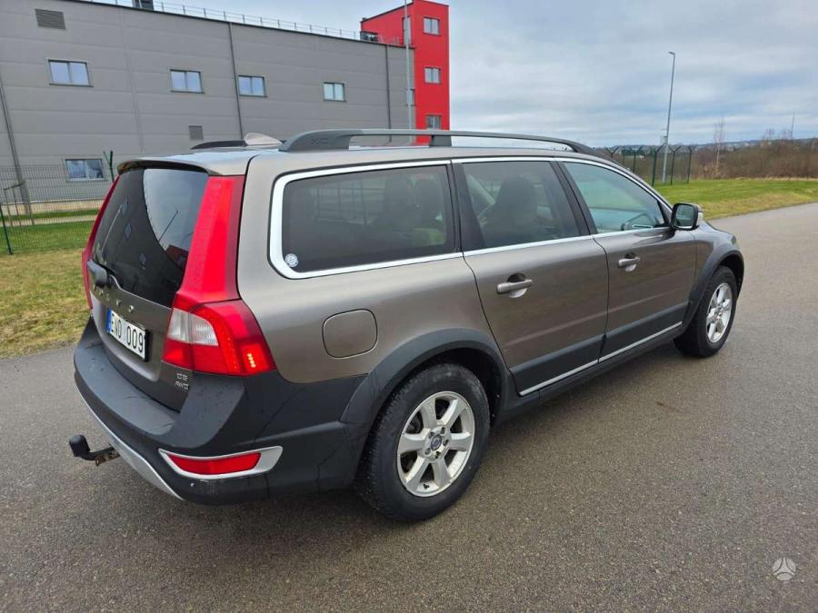 Yellow Volvo V70 2008 in Telschi, with an engine capacity of 2.40 L and mileage of 384 thousand km for 5900 €, photo 8 on AUTOMOTO.COM.LV