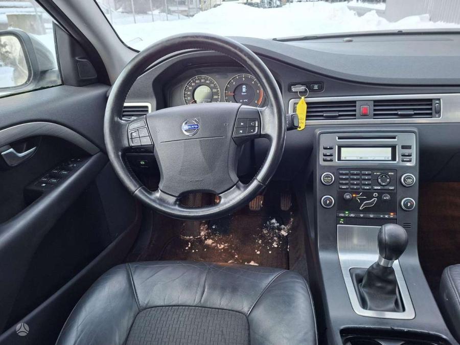 Dzeltens Volvo V70 2008 Ukmergė, ar dzinēja tilpumu 2.00 L un nobraukumu 324 tūkst. km par 2850 €, foto 7 vietnē AUTOMOTO.COM.LV