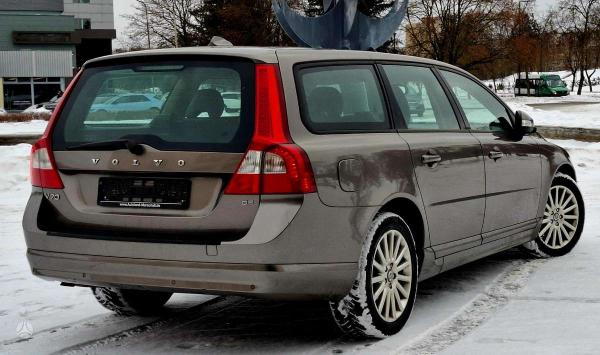 Dzeltens Volvo V70 2008 Alīta, ar dzinēja tilpumu 2.40 L un nobraukumu 274 tūkst. km par 3650 €, foto 4 vietnē AUTOMOTO.COM.LV