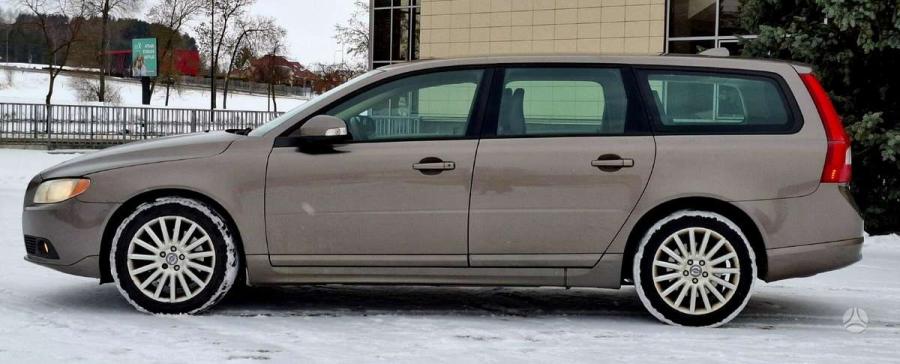 Dzeltens Volvo V70 2008 Alīta, ar dzinēja tilpumu 2.40 L un nobraukumu 274 tūkst. km par 3650 €, foto 5 vietnē AUTOMOTO.COM.LV