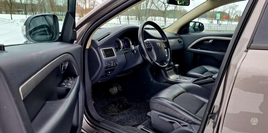 Dzeltens Volvo V70 2008 Alīta, ar dzinēja tilpumu 2.40 L un nobraukumu 274 tūkst. km par 3650 €, foto 12 vietnē AUTOMOTO.COM.LV