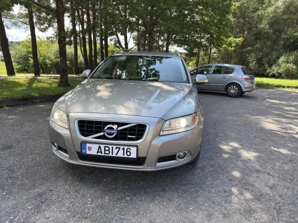Dzeltens Volvo V70 2008 Utena, ar dzinēja tilpumu 2.40 L un nobraukumu 377 tūkst. km par 2800 €, foto 1 vietnē AUTOMOTO.COM.LV